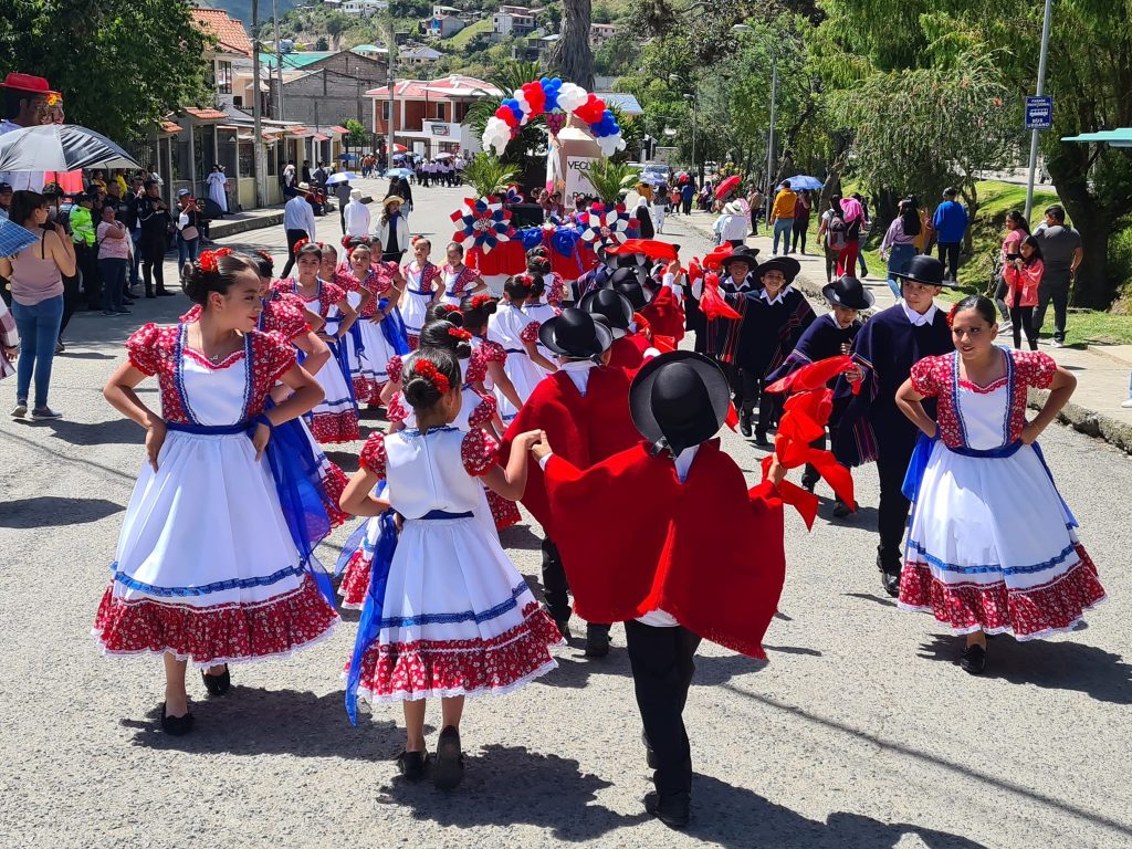 Desfile Cultural representando la Cultura Chilena – San José de Paute